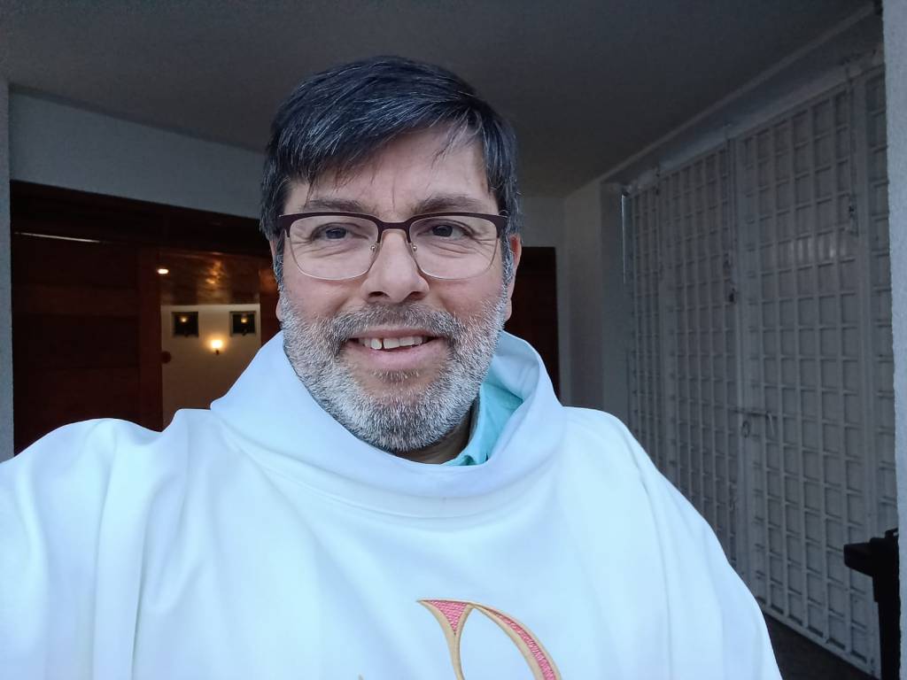 Pbro. Claudio Alarcón y su mensaje para la Parroquia San Juan de Mata ...